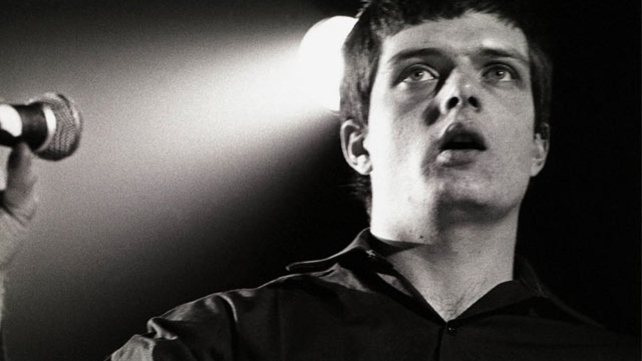 Ian Curtis, 40 años después de su muerte - Magazine QMode