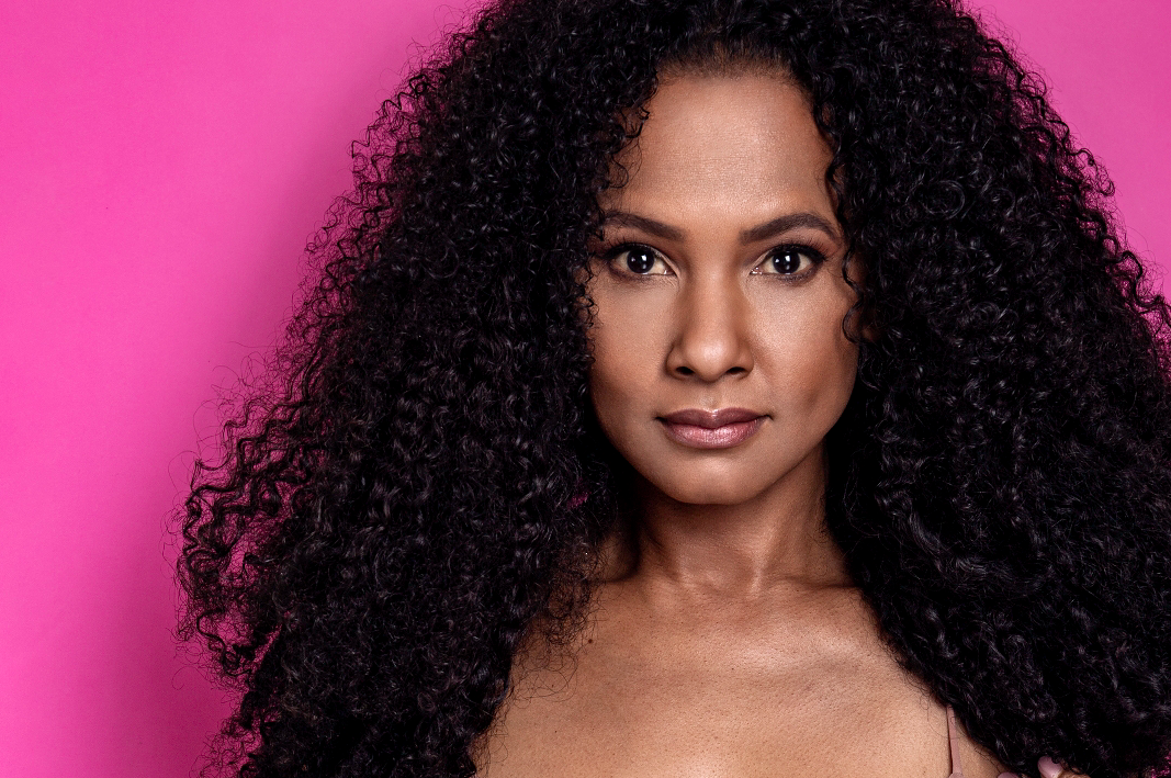 Entrevista: Indhira Serrano, una actriz única - Magazine QMode